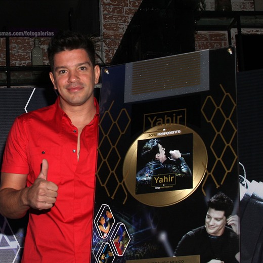 Yahir recibe disco de platino | Actualidad | LOS40 México