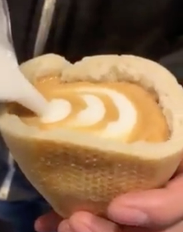Café servido en un bollillo se hace viral | Actualidad | LOS40 México