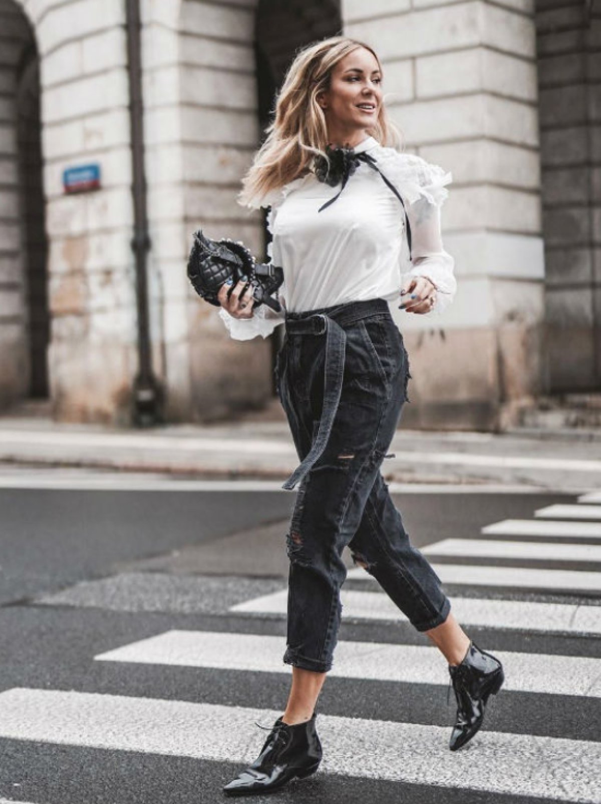 Las prendas con olanes y tranparencias serán tendencia este año ...