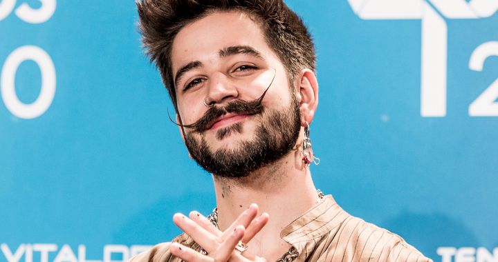 Camilo: ¡Irreconocible!: Camilo se quita el bigote y su apariencia se ...